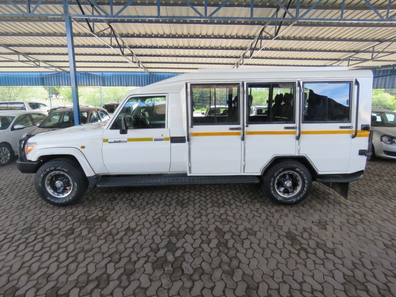 2017 Toyota LANDCRUISER 4,2 DIESEL TOURIST BUS for sale | 96 000 Km ...