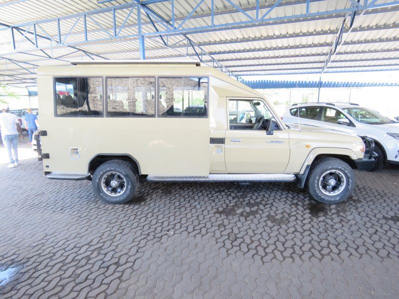 2012 Toyota LANDCRUISER 4,2 DIESEL TOURIST BUS for sale | 65 000 Km ...