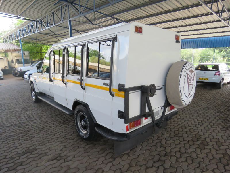 2017 Toyota LANDCRUISER 4,2 DIESEL TOURIST BUS for sale | 96 000 Km ...