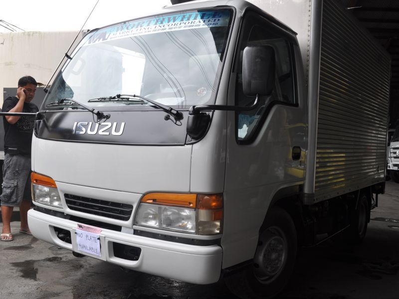 2004 Isuzu 10ft Closed Van for sale | Brand New - Dtrucks Specialist Inc.