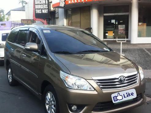 2012 Toyota Innova 2.5G for sale | 51 000 Km | Automatic transmission - MJM