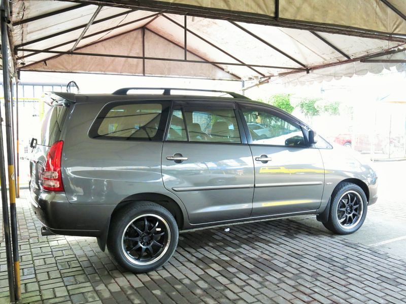 2005 Toyota Innova for sale | 1 Km | Automatic transmission - Noy & Roy