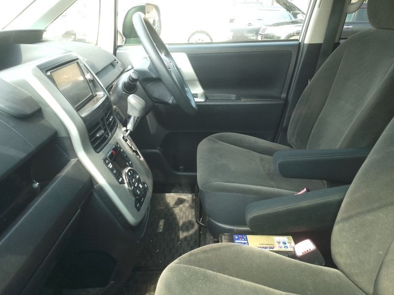 2012 Toyota Noah for sale | 56 000 Km | Automatic transmission - APEX ...