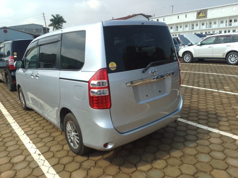 2012 Toyota Noah for sale | 56 000 Km | Automatic transmission - APEX ...