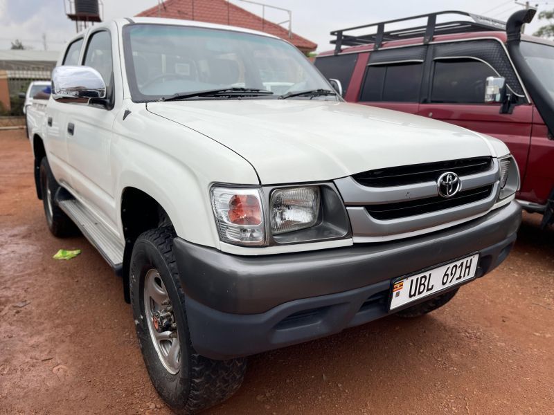 2004 Toyota hilux for sale | 145 231 Km | Manual transmission - Eden Motors